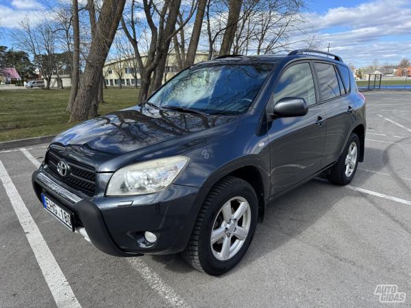 Grey Toyota RAV4 2009 in Klaipeda, with an engine capacity of 2.00 L and mileage of 122 thousand km for 7900 €, photo 1 on AUTOMOTO.COM.LV