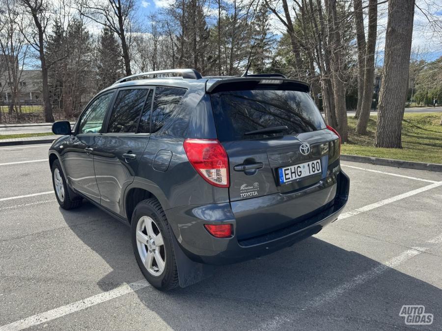 Pelēks Toyota RAV4 2009 Klaipėda, ar dzinēja tilpumu 2.00 L un nobraukumu 122 tūkst. km par 7900 €, foto 17 vietnē AUTOMOTO.COM.LV