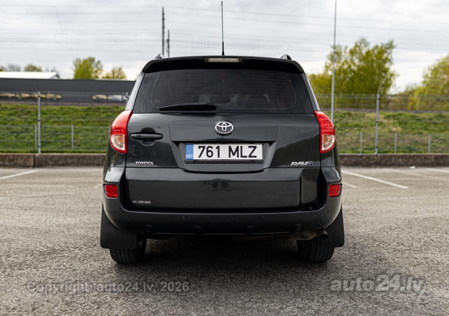Grey Toyota RAV4 2009 in Tallinn, with an engine capacity of 2.00 L and mileage of 170 thousand km for 6800 €, photo 5 on AUTOMOTO.COM.LV