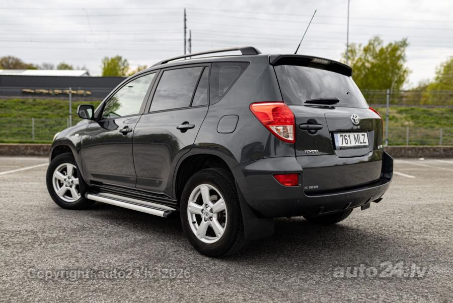 Grey Toyota RAV4 2009 in Tallinn, with an engine capacity of 2.00 L and mileage of 170 thousand km for 6800 €, photo 6 on AUTOMOTO.COM.LV