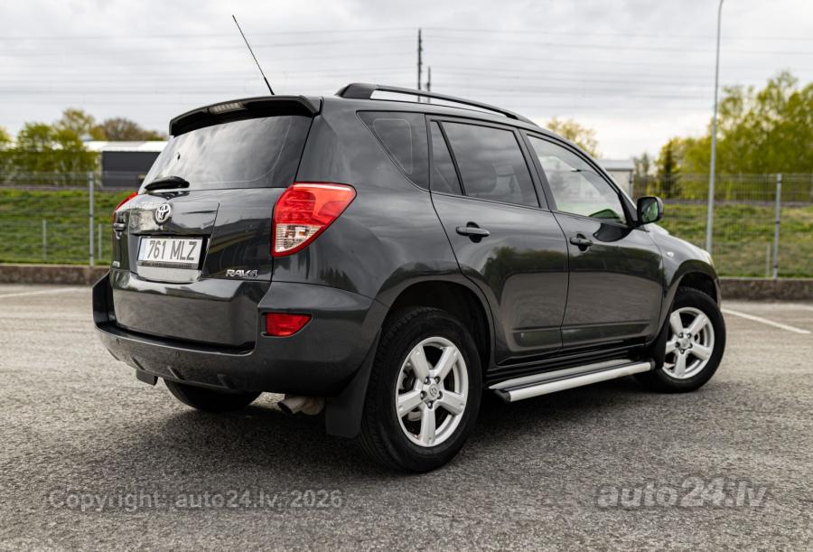 Grey Toyota RAV4 2009 in Tallinn, with an engine capacity of 2.00 L and mileage of 170 thousand km for 6800 €, photo 7 on AUTOMOTO.COM.LV