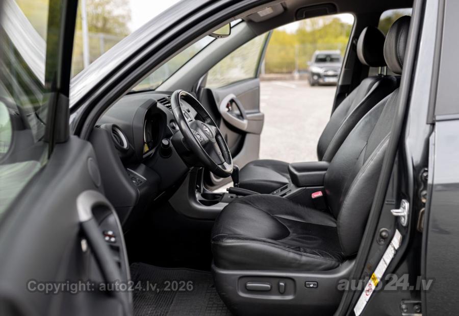 Grey Toyota RAV4 2009 in Tallinn, with an engine capacity of 2.00 L and mileage of 170 thousand km for 6800 €, photo 10 on AUTOMOTO.COM.LV