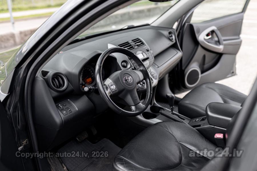 Grey Toyota RAV4 2009 in Tallinn, with an engine capacity of 2.00 L and mileage of 170 thousand km for 6800 €, photo 11 on AUTOMOTO.COM.LV