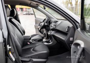 Grey Toyota RAV4 2009 in Tallinn, with an engine capacity of 2.00 L and mileage of 170 thousand km for 6800 €, photo 12 on AUTOMOTO.COM.LV