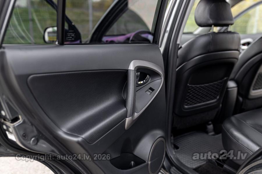 Grey Toyota RAV4 2009 in Tallinn, with an engine capacity of 2.00 L and mileage of 170 thousand km for 6800 €, photo 15 on AUTOMOTO.COM.LV