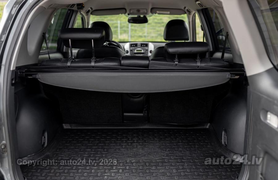 Grey Toyota RAV4 2009 in Tallinn, with an engine capacity of 2.00 L and mileage of 170 thousand km for 6800 €, photo 19 on AUTOMOTO.COM.LV