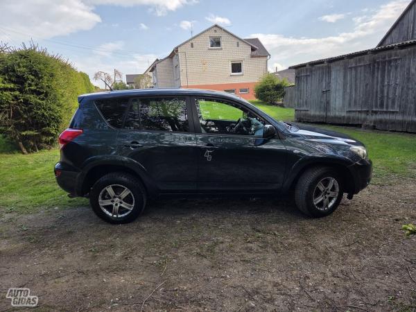 Grey Toyota RAV4 2009 in Ukmerge, with an engine capacity of 2.20 L and mileage of 205 thousand km for 5400 €, photo 8 on AUTOMOTO.COM.LV
