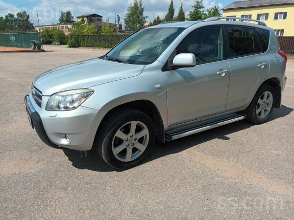 Grey Toyota RAV4 2009 in Jelgava, with an engine capacity of 2.00 L and mileage of 278 thousand km for 5500 €, photo 2 on AUTOMOTO.COM.LV
