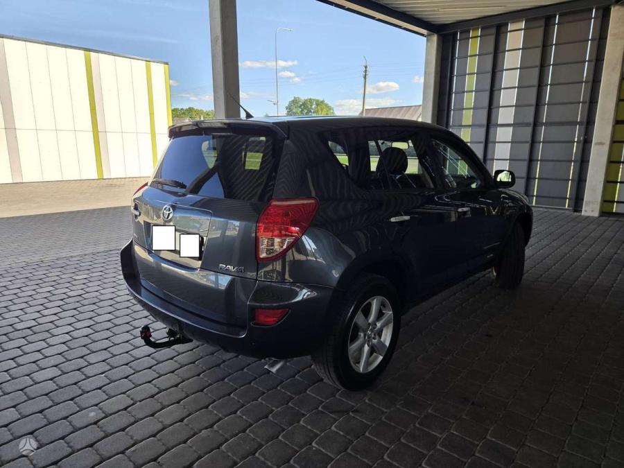 Grey Toyota RAV4 2009 in Vilnius, with an engine capacity of 2.23 L and mileage of 207 thousand km for 5400 €, photo 7 on AUTOMOTO.COM.LV