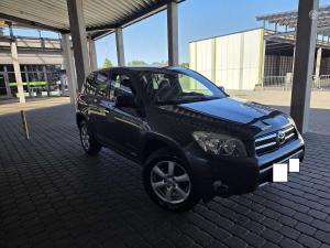Grey Toyota RAV4 2009 in Vilnius, with an engine capacity of 2.23 L and mileage of 207 thousand km for 5400 €, photo 9 on AUTOMOTO.COM.LV