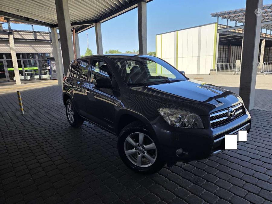 Grey Toyota RAV4 2009 in Vilnius, with an engine capacity of 2.23 L and mileage of 207 thousand km for 5400 €, photo 9 on AUTOMOTO.COM.LV