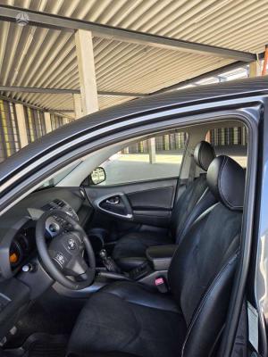 Grey Toyota RAV4 2009 in Vilnius, with an engine capacity of 2.23 L and mileage of 207 thousand km for 5400 €, photo 15 on AUTOMOTO.COM.LV