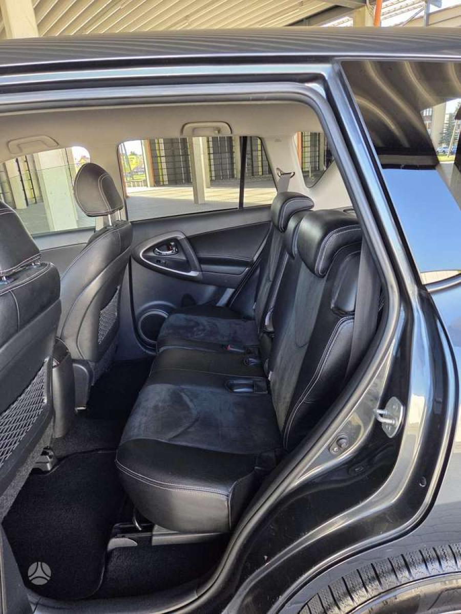 Grey Toyota RAV4 2009 in Vilnius, with an engine capacity of 2.23 L and mileage of 207 thousand km for 5400 €, photo 17 on AUTOMOTO.COM.LV