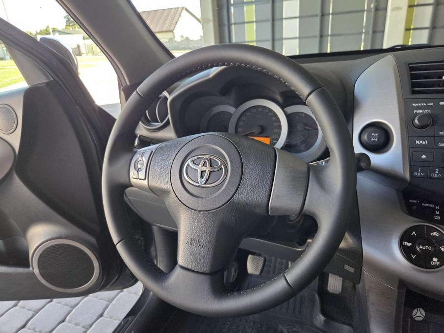 Grey Toyota RAV4 2009 in Vilnius, with an engine capacity of 2.23 L and mileage of 207 thousand km for 5400 €, photo 18 on AUTOMOTO.COM.LV