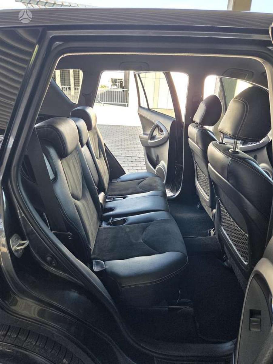Grey Toyota RAV4 2009 in Vilnius, with an engine capacity of 2.23 L and mileage of 207 thousand km for 5400 €, photo 27 on AUTOMOTO.COM.LV