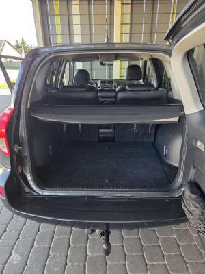 Grey Toyota RAV4 2009 in Vilnius, with an engine capacity of 2.23 L and mileage of 207 thousand km for 5400 €, photo 28 on AUTOMOTO.COM.LV