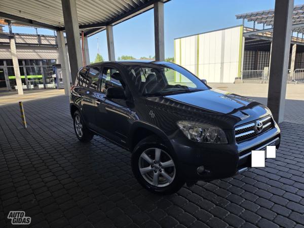 Grey Toyota RAV4 2009 in Ukmerge, with an engine capacity of 2.20 L and mileage of 207 thousand km for 5400 €, photo 8 on AUTOMOTO.COM.LV