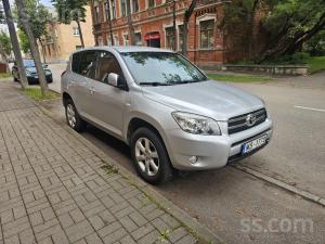 Pelēks Toyota RAV4 2009 Daugavpils, ar dzinēja tilpumu 2.20 L un nobraukumu 270 tūkst. km par 5700 €, foto  vietnē AUTOMOTO.COM.LV