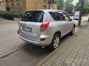 Pelēks Toyota RAV4 2009 Daugavpils, ar dzinēja tilpumu 2.20 L un nobraukumu 270 tūkst. km par 5700 €, foto 3 vietnē AUTOMOTO.COM.LV