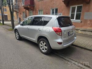 Pelēks Toyota RAV4 2009 Daugavpils, ar dzinēja tilpumu 2.20 L un nobraukumu 270 tūkst. km par 5700 €, foto 4 vietnē AUTOMOTO.COM.LV