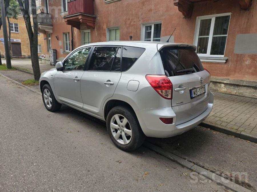 Pelēks Toyota RAV4 2009 Daugavpils, ar dzinēja tilpumu 2.20 L un nobraukumu 270 tūkst. km par 5700 €, foto 4 vietnē AUTOMOTO.COM.LV