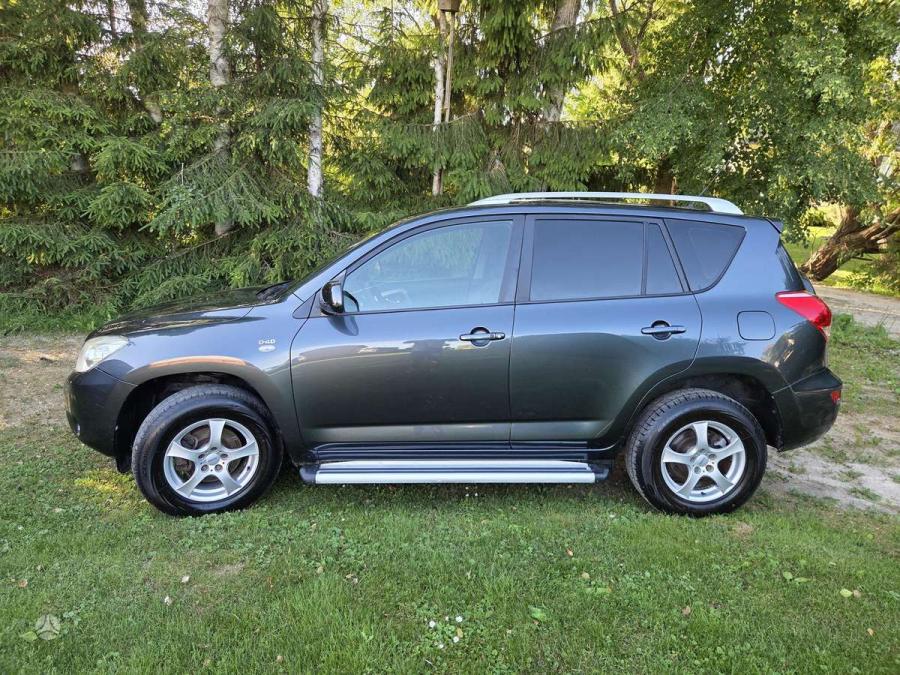 Pelēks Toyota RAV4 2009 Ukmergė, ar dzinēja tilpumu 2.23 L un nobraukumu 211 tūkst. km par 5400 €, foto 4 vietnē AUTOMOTO.COM.LV