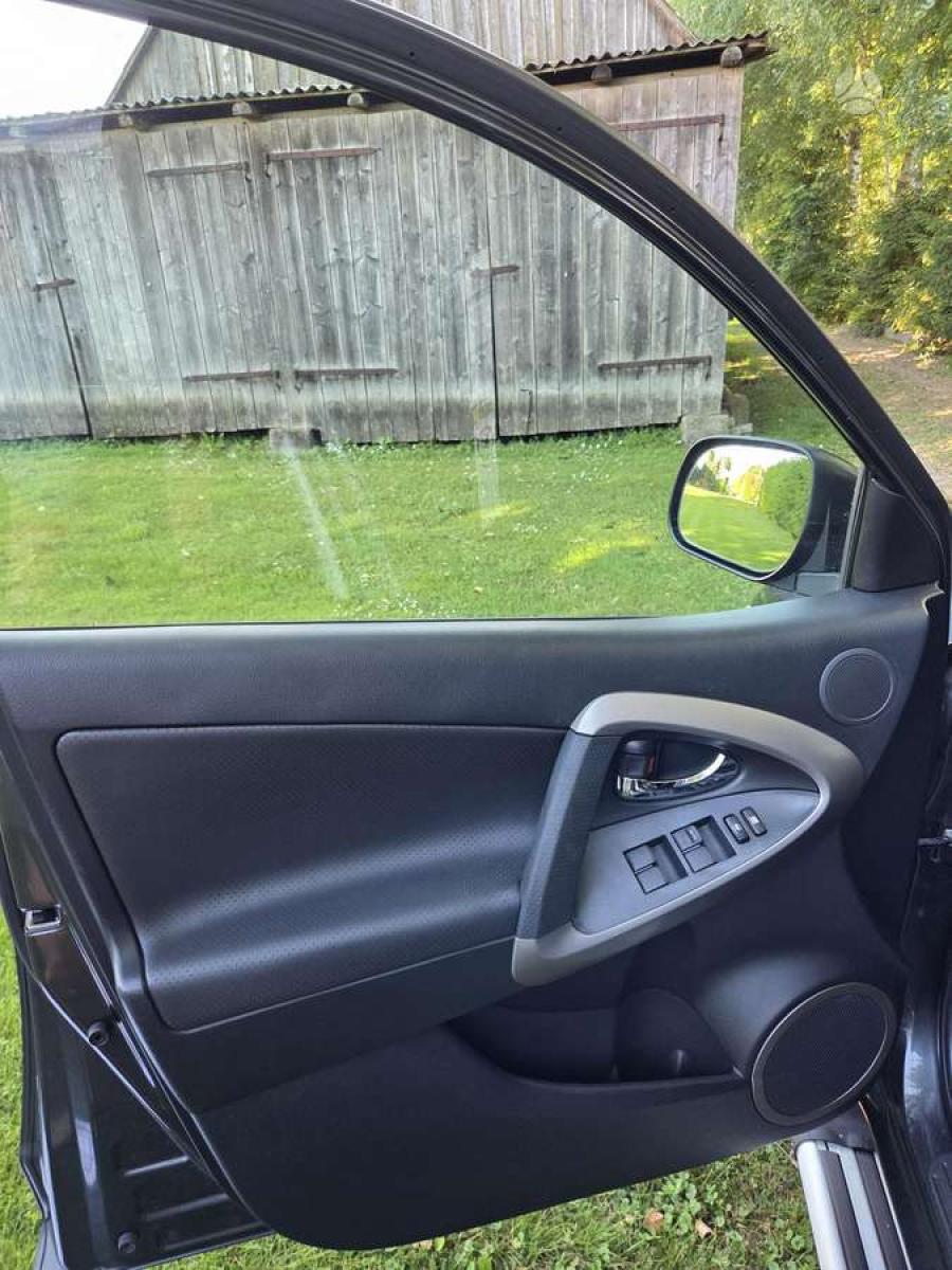 Pelēks Toyota RAV4 2009 Ukmergė, ar dzinēja tilpumu 2.23 L un nobraukumu 211 tūkst. km par 5400 €, foto 9 vietnē AUTOMOTO.COM.LV