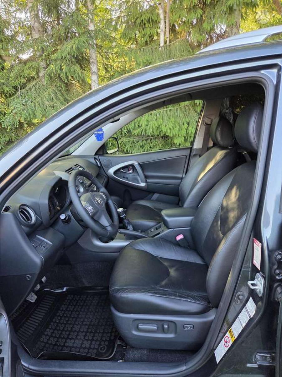 Pelēks Toyota RAV4 2009 Ukmergė, ar dzinēja tilpumu 2.23 L un nobraukumu 211 tūkst. km par 5400 €, foto 12 vietnē AUTOMOTO.COM.LV