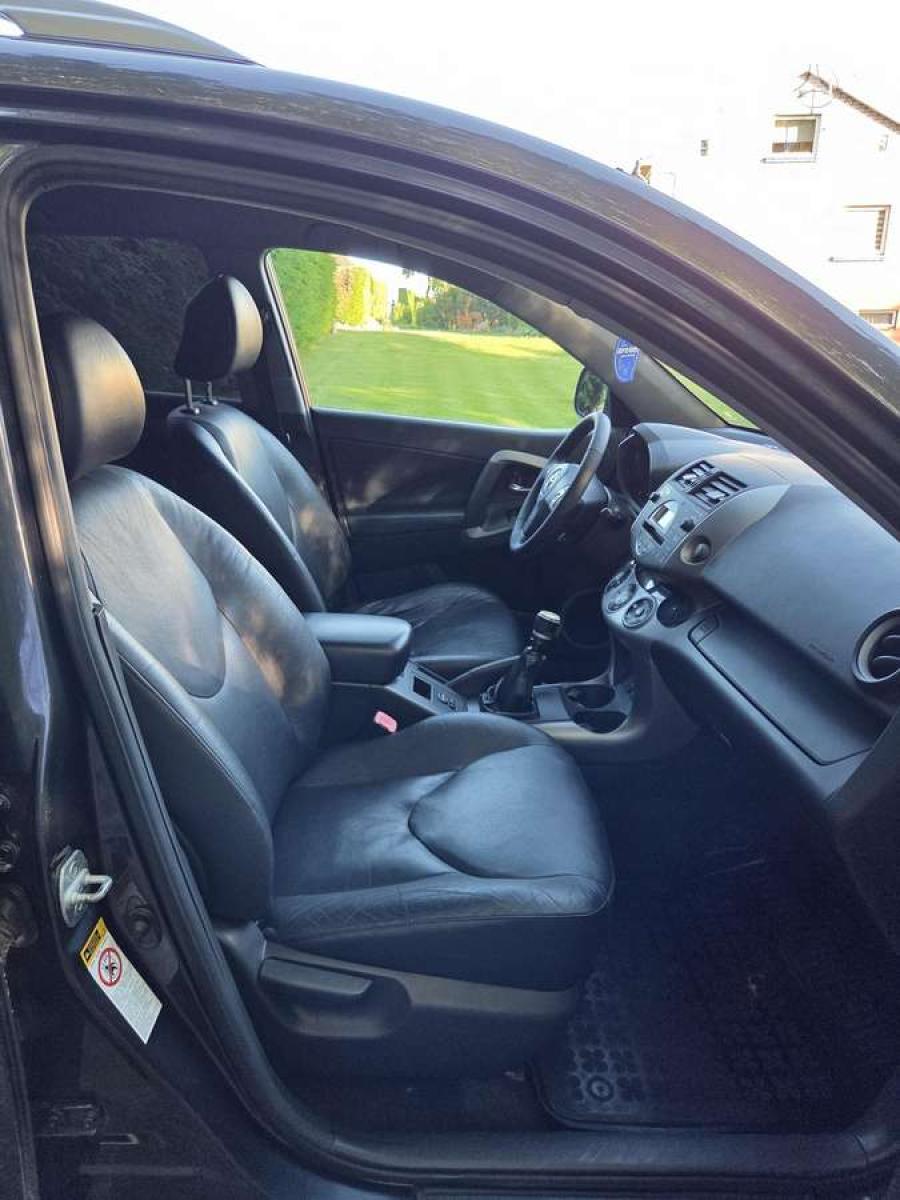 Pelēks Toyota RAV4 2009 Ukmergė, ar dzinēja tilpumu 2.23 L un nobraukumu 211 tūkst. km par 5400 €, foto 27 vietnē AUTOMOTO.COM.LV