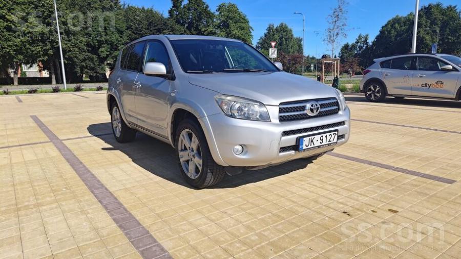 Pelēks Toyota RAV4 2009 Rīga, ar dzinēja tilpumu 2.20 L un nobraukumu 278 tūkst. km par 4500 €, foto 4 vietnē AUTOMOTO.COM.LV