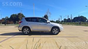 Pelēks Toyota RAV4 2009 Rīga, ar dzinēja tilpumu 2.20 L un nobraukumu 278 tūkst. km par 4500 €, foto 5 vietnē AUTOMOTO.COM.LV