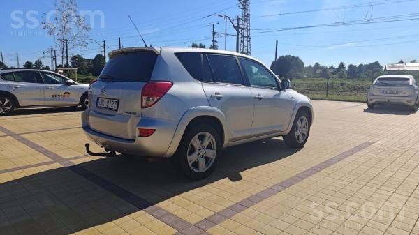 Pelēks Toyota RAV4 2009 Rīga, ar dzinēja tilpumu 2.20 L un nobraukumu 278 tūkst. km par 4500 €, foto 5 vietnē AUTOMOTO.COM.LV