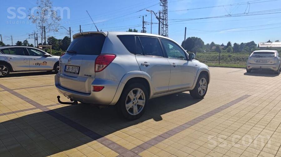Pelēks Toyota RAV4 2009 Rīga, ar dzinēja tilpumu 2.20 L un nobraukumu 278 tūkst. km par 4500 €, foto 6 vietnē AUTOMOTO.COM.LV