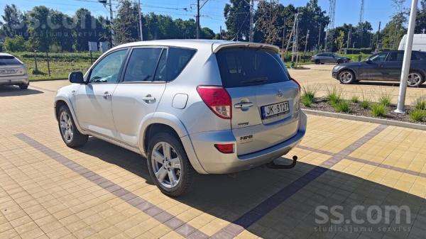 Pelēks Toyota RAV4 2009 Rīga, ar dzinēja tilpumu 2.20 L un nobraukumu 278 tūkst. km par 4500 €, foto 7 vietnē AUTOMOTO.COM.LV