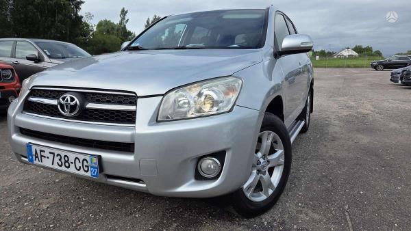 Grey Toyota RAV4 2009 in Taurage, with an engine capacity of 2.23 L and mileage of 212 thousand km for 5400 €, photo 2 on AUTOMOTO.COM.LV