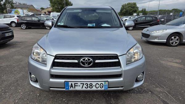 Grey Toyota RAV4 2009 in Taurage, with an engine capacity of 2.23 L and mileage of 212 thousand km for 5400 €, photo 3 on AUTOMOTO.COM.LV