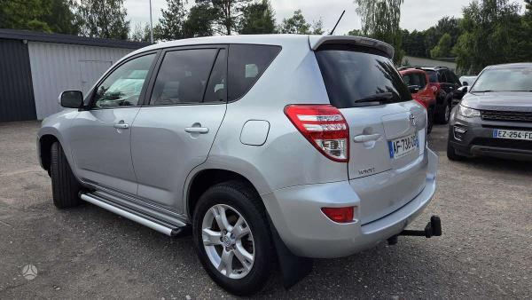 Grey Toyota RAV4 2009 in Taurage, with an engine capacity of 2.23 L and mileage of 212 thousand km for 5400 €, photo 8 on AUTOMOTO.COM.LV