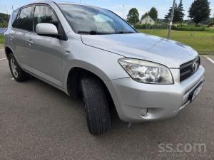 Pelēks Toyota RAV4 2009 Jēkabpils, ar dzinēja tilpumu 2.20 L un nobraukumu 230 tūkst. km par 4900 €, foto  vietnē AUTOMOTO.COM.LV