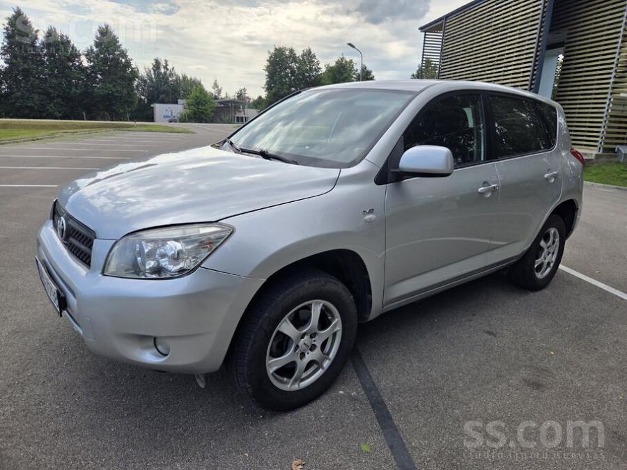 Pelēks Toyota RAV4 2009 Jēkabpils, ar dzinēja tilpumu 2.20 L un nobraukumu 230 tūkst. km par 4900 €, foto 4 vietnē AUTOMOTO.COM.LV
