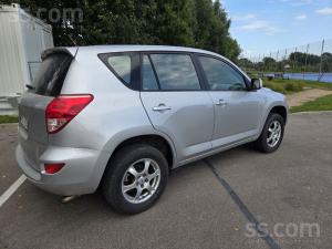 Pelēks Toyota RAV4 2009 Jēkabpils, ar dzinēja tilpumu 2.20 L un nobraukumu 230 tūkst. km par 4900 €, foto 5 vietnē AUTOMOTO.COM.LV