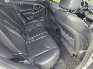 Pelēks Toyota RAV4 2009 Jēkabpils, ar dzinēja tilpumu 2.20 L un nobraukumu 230 tūkst. km par 4900 €, foto 8 vietnē AUTOMOTO.COM.LV