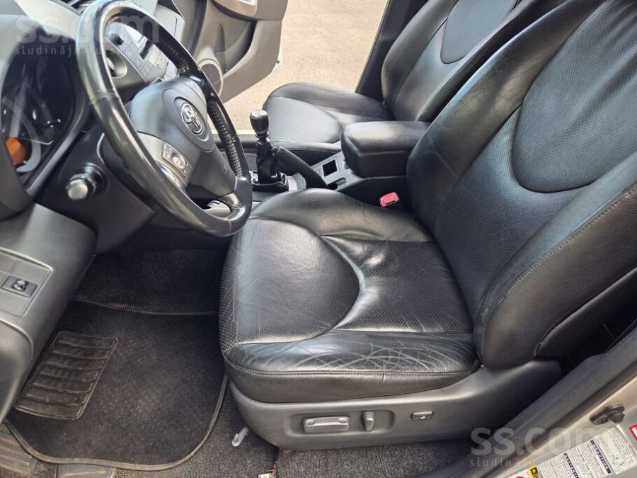 Pelēks Toyota RAV4 2009 Jēkabpils, ar dzinēja tilpumu 2.20 L un nobraukumu 230 tūkst. km par 4900 €, foto 10 vietnē AUTOMOTO.COM.LV