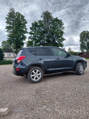 Grey Toyota RAV4 2009 in Riga, with an engine capacity of 2.20 L and mileage of 256 thousand km for 5500 €, photo 4 on AUTOMOTO.COM.LV