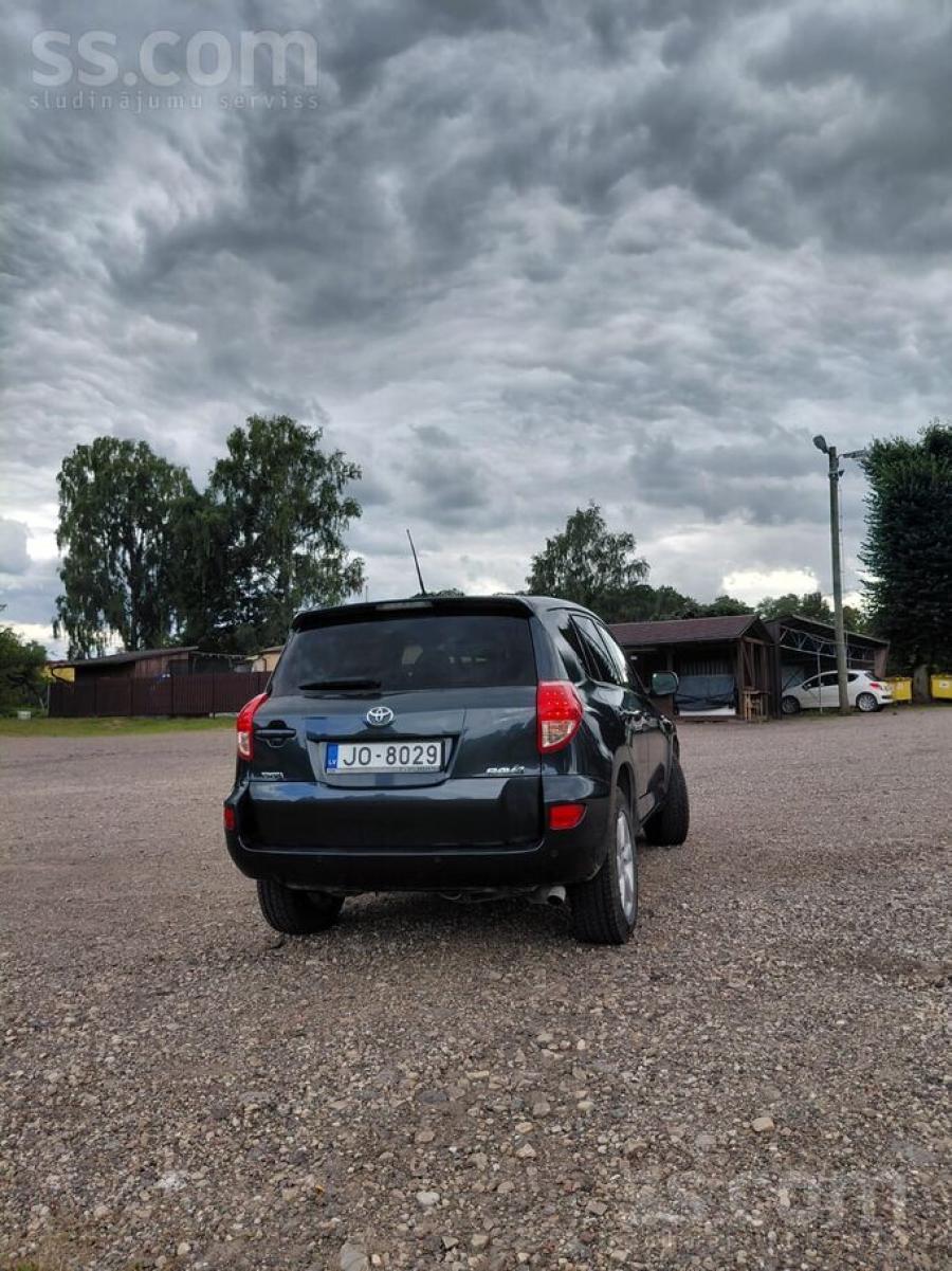 Grey Toyota RAV4 2009 in Riga, with an engine capacity of 2.20 L and mileage of 256 thousand km for 5500 €, photo 5 on AUTOMOTO.COM.LV