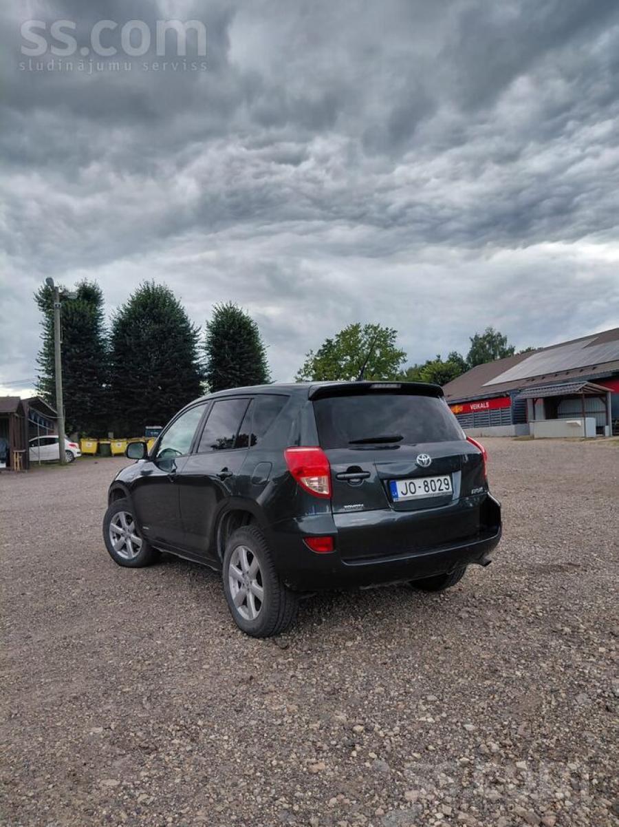 Grey Toyota RAV4 2009 in Riga, with an engine capacity of 2.20 L and mileage of 256 thousand km for 5500 €, photo 6 on AUTOMOTO.COM.LV