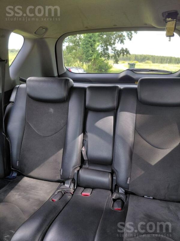 Grey Toyota RAV4 2009 in Riga, with an engine capacity of 2.20 L and mileage of 256 thousand km for 5500 €, photo 7 on AUTOMOTO.COM.LV