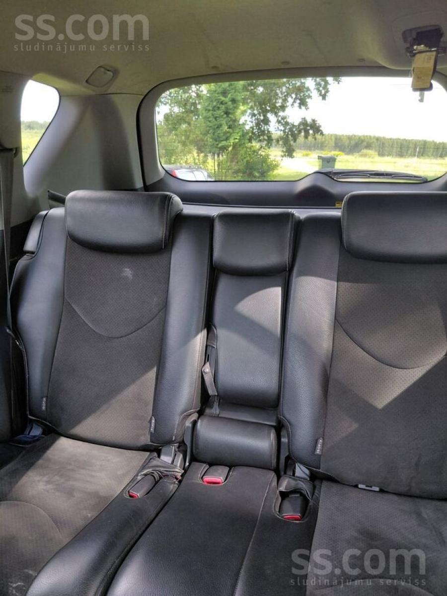Grey Toyota RAV4 2009 in Riga, with an engine capacity of 2.20 L and mileage of 256 thousand km for 5500 €, photo 8 on AUTOMOTO.COM.LV