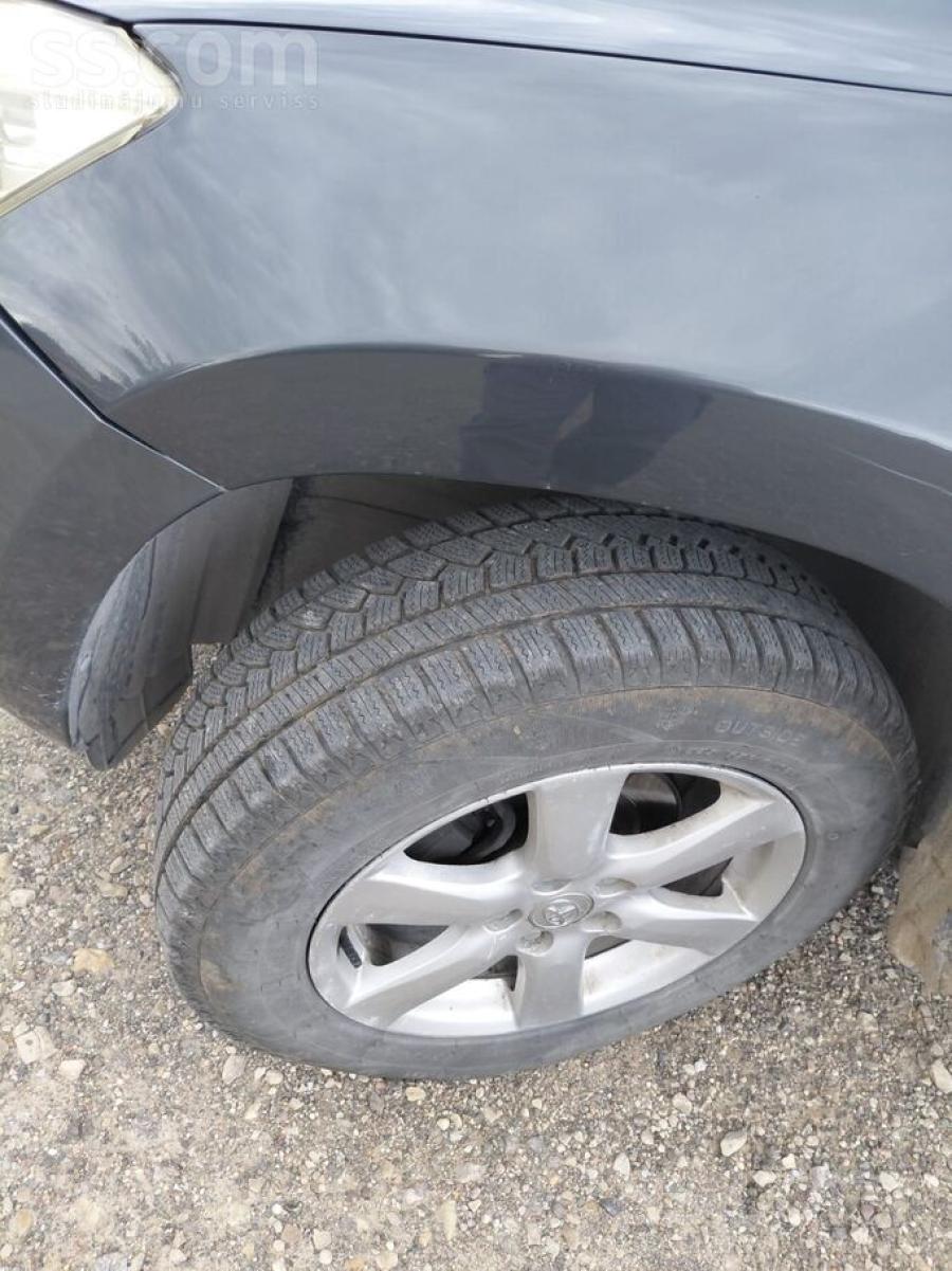 Grey Toyota RAV4 2009 in Riga, with an engine capacity of 2.20 L and mileage of 256 thousand km for 5500 €, photo 11 on AUTOMOTO.COM.LV