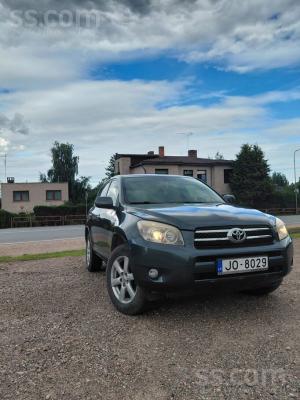 Pelēks Toyota RAV4 2009 Bauska, ar dzinēja tilpumu 2.20 L un nobraukumu 256 tūkst. km par 5500 €, foto  vietnē AUTOMOTO.COM.LV