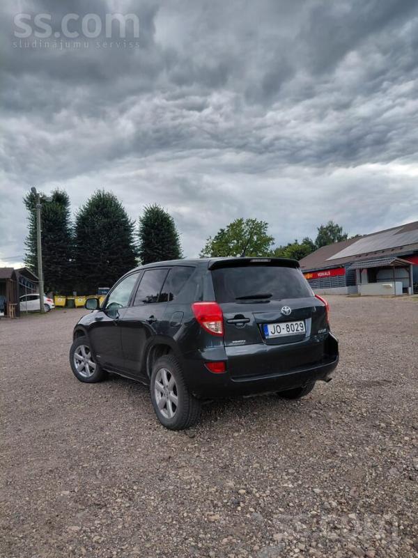 Pelēks Toyota RAV4 2009 Bauska, ar dzinēja tilpumu 2.20 L un nobraukumu 256 tūkst. km par 5500 €, foto 2 vietnē AUTOMOTO.COM.LV